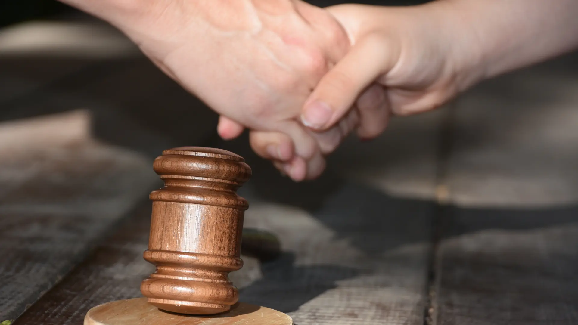 When and When Not To Accept An Insurance Settlement Offer